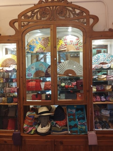Barcelona: Old Town Historic Shops Guided Tour - Exploring Barcelona’s Old Town: A Walk Through History and Crafts