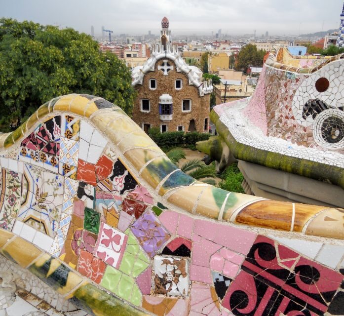 Barcelona: Park Güell & Sagrada Familia Guided Tour - Detailed Breakdown of the Itinerary