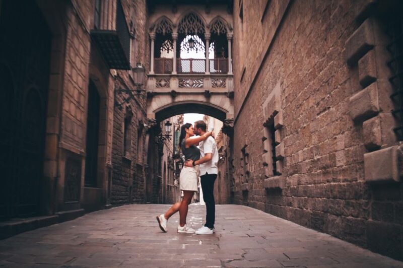 Barcelona: Photo Shoot Tour in El Gothico - Who Will Get the Most From This Experience?