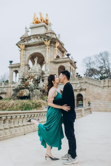 Barcelona: Photoshoot Tour Old Town, Gothic Quarter - Value and Practical Considerations