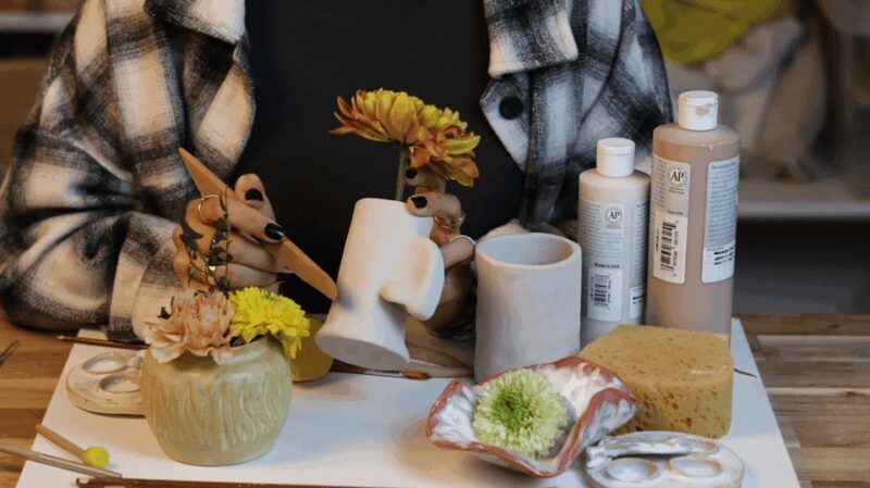 Barcelona: Pottery Workshop with Wine - Key Points