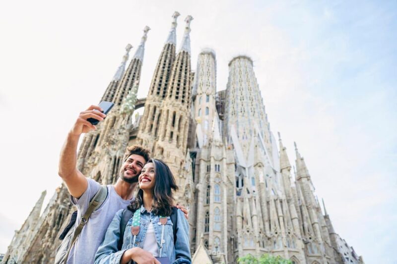 Barcelona: Private Bike/eBike Tour & Sagrada Familia Tickets - Key Points