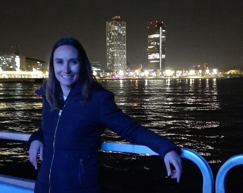 Barcelona: Private Evening Cruise with Dinner and Drinks - Authenticity and Atmosphere