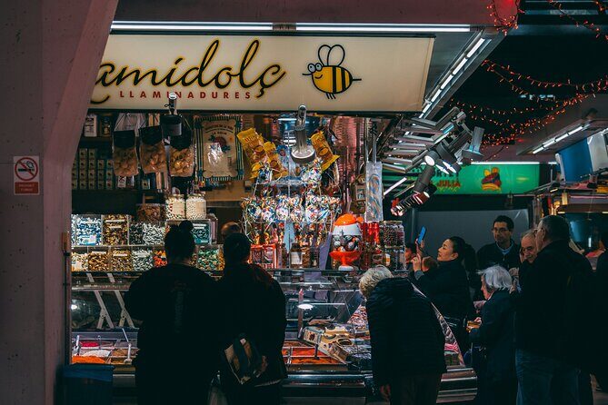Barcelona private food tour: tailored tour area & tapas - The Role of the Guides: Knowledge and Local Insights