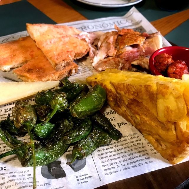 Barcelona: Private Guided Vermut Tour with Tapas and Drinks - The Atmosphere and Group Dynamic