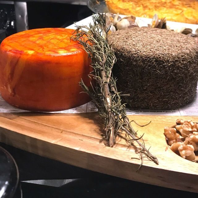 Barcelona: Private Guided Vermut Tour with Tapas and Drinks - Who Is This Tour Best For?
