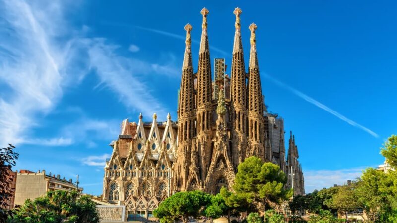 Barcelona Private Highlights Tour with Sagrada Familia - Why Choose a Private Full-Day Tour in Barcelona?