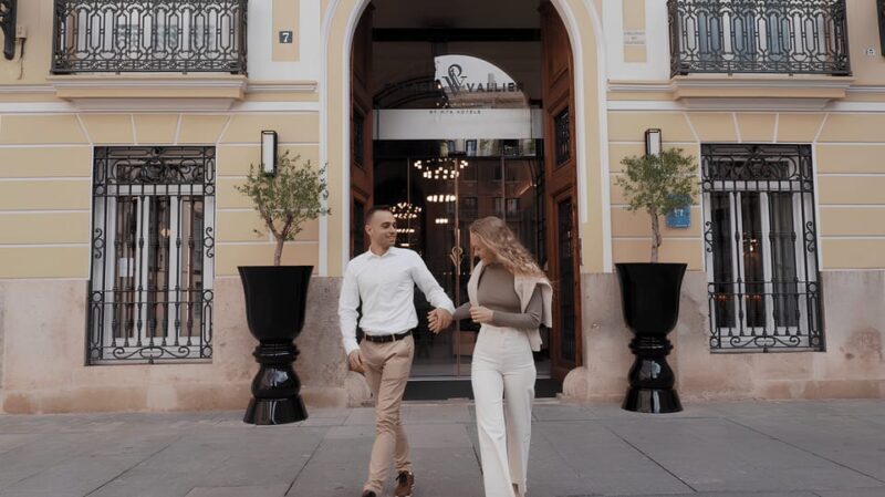Barcelona: Private photo shooting with pro photographer - Frequently Asked Questions