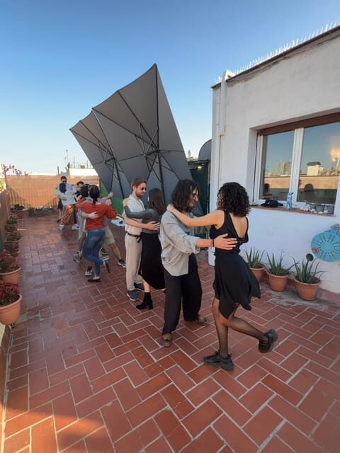 Barcelona: Rooftop Tango Lesson with Drinks and Videos - Key Points