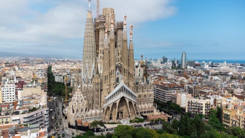 Barcelona: Sagrada Família and Park Güell Combo Guided Tour - Key Points