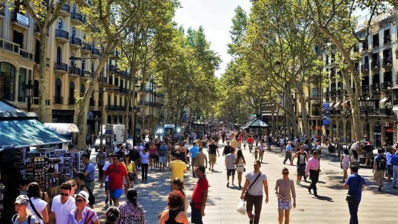 Barcelona: Sagrada Familia and Park Güell with Hotel Pickup - Culinary and Cultural Break