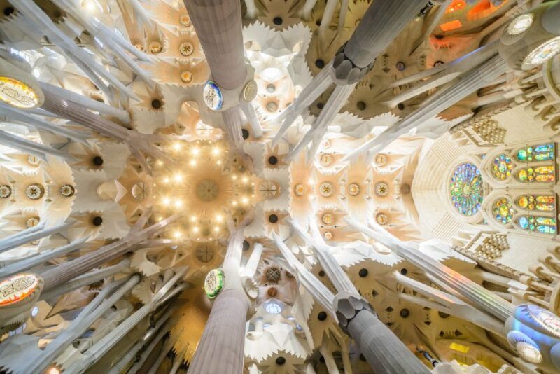 Barcelona: Sagrada Familia Fast-Track Guided Tour - Key Points