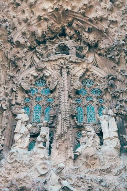 Barcelona: Sagrada Familia Guided Tour with Entry Ticket - The Experience and Its Allure