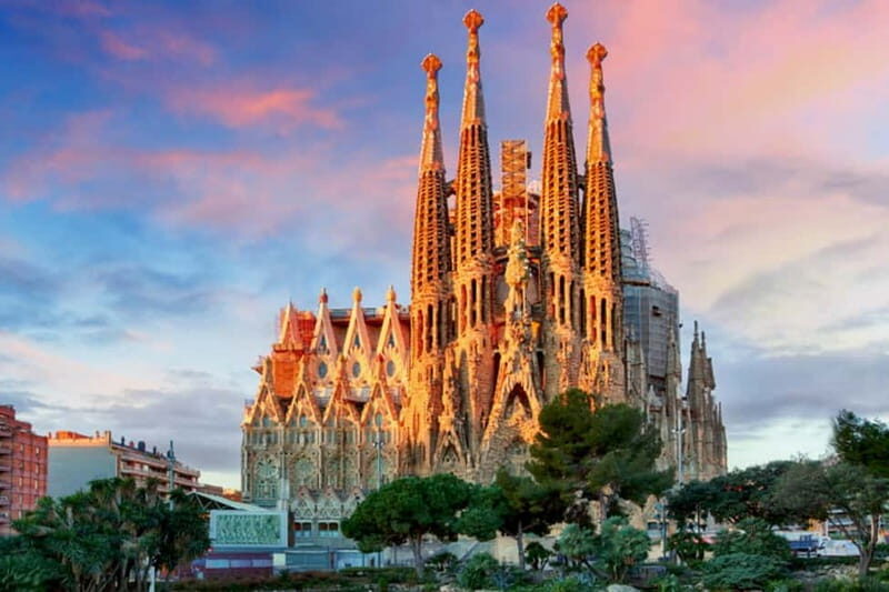 Barcelona: Sagrada Familia Guided Tour (With Entry Ticket) - Key Points