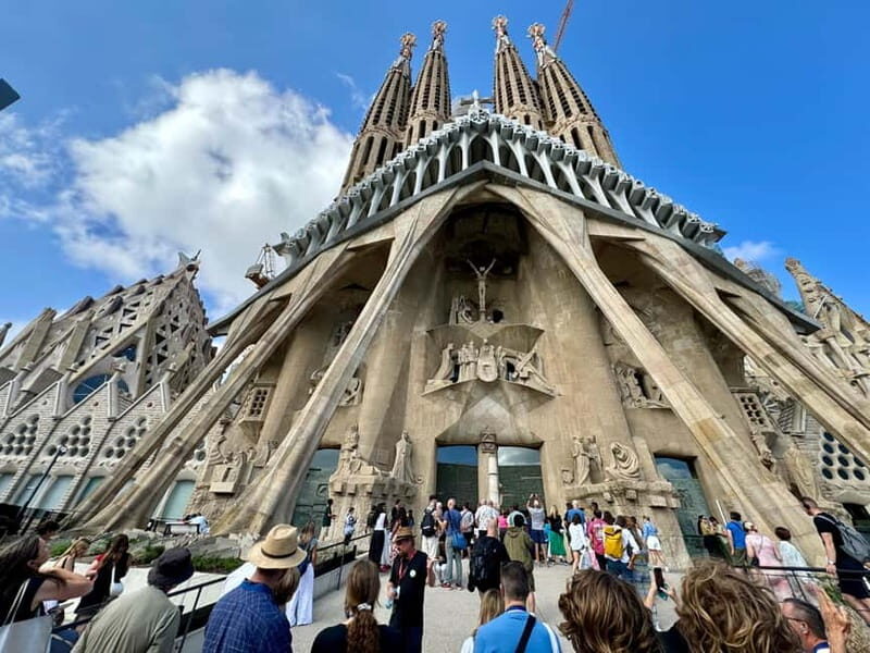 Barcelona: Sagrada Familia, La Pedrera & Cava Tasting Tour - Final Thoughts: Who Is This Tour For?