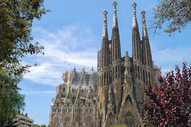 Barcelona: Sagrada Familia, Modernism and Gothic Quarter - An In-Depth Look at the Barcelona Tour