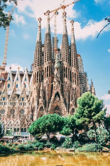 Barcelona: Sagrada Familia, Modernism, and Old Town Tour - Why You’ll Love This Tour