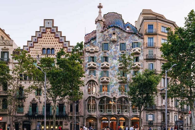 Barcelona: Sagrada Familia or City Tour by Bike or eBike - Practical Tips for Your Bike Tour