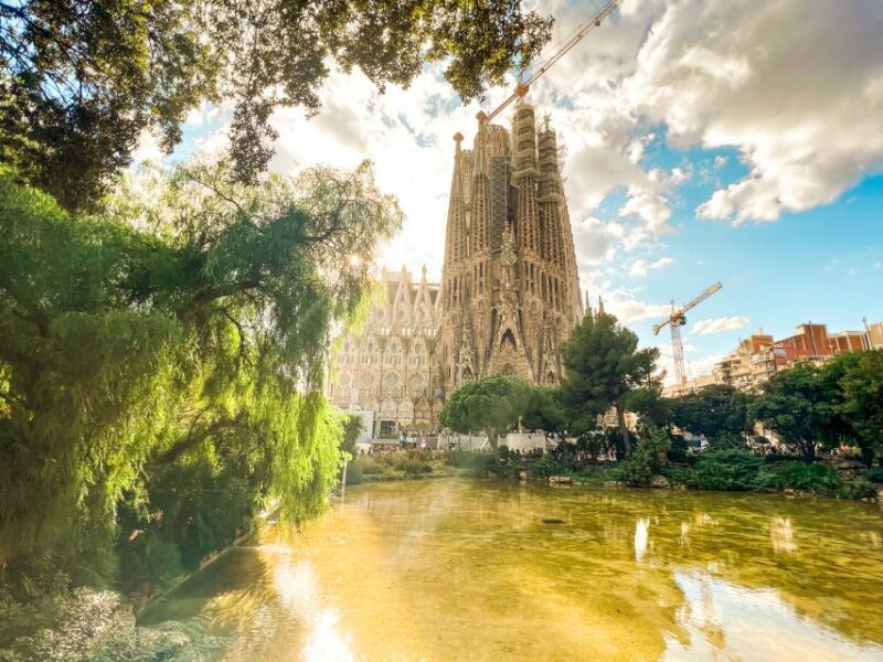 Barcelona: Sagrada Familia, Park Güell and Old Town Tour - FAQs