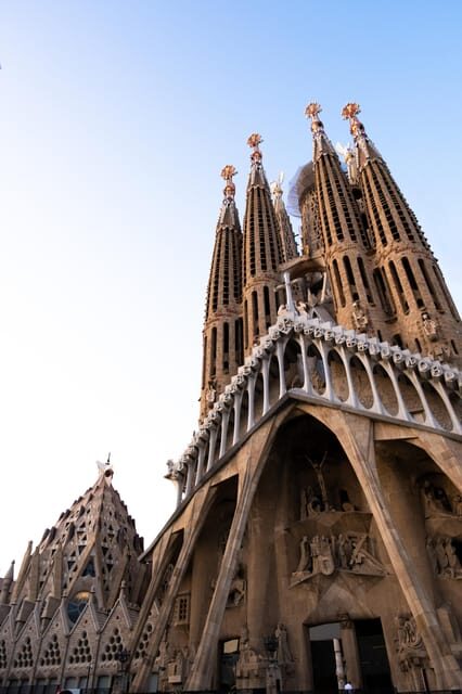 Barcelona: Sagrada Familia skip the line Guided Tour - Key Points