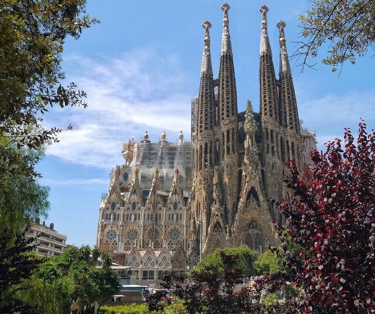 Barcelona: Sagrada Familia skip the line Guided Tour - Why Choose the Sagrada Familia Guided Tour?