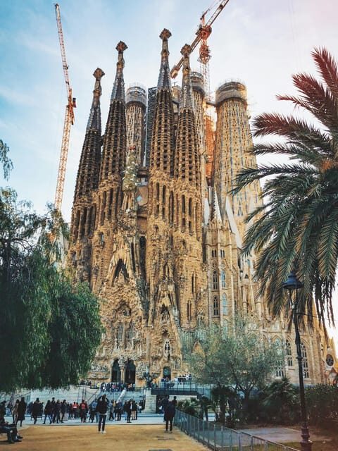 Barcelona: Sagrada Familia skip the line Guided Tour - FAQ
