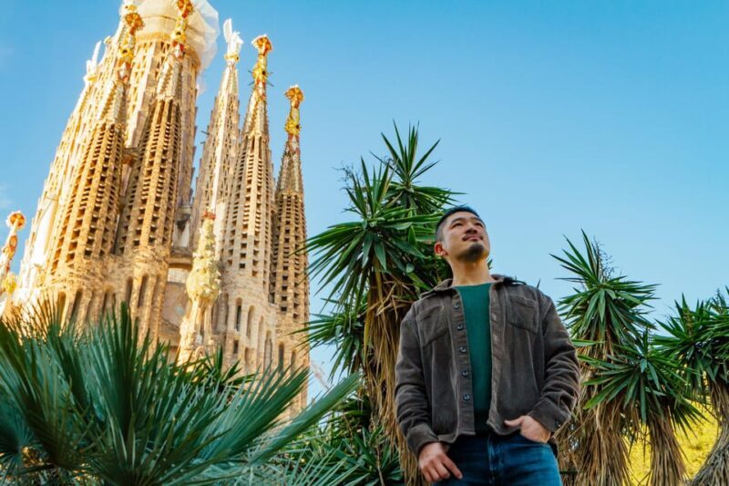 Barcelona: Sagrada Familia Skip-the-Line Tour & Photoshoot - Key Points