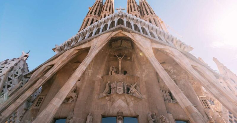 Barcelona: Sagrada Familia Small Group Guided Tour - Inside the Basilica: What Makes It Special?
