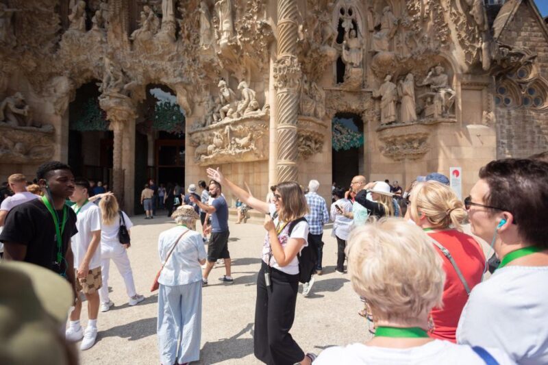 Barcelona: Sagrada Familia Small Group Guided Tour - Practical Tips for Your Visit