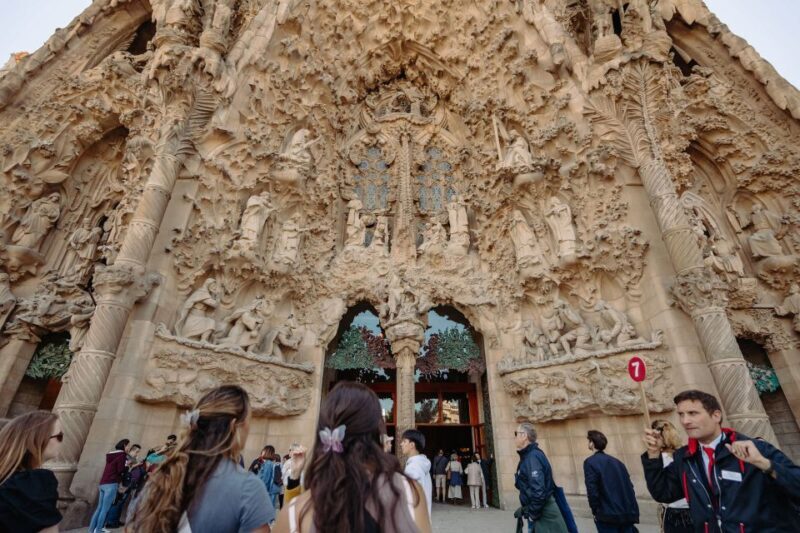 Barcelona: Sagrada Familia Tour w/Skip-the-Line Entry Ticket - The Optional Cava and Rooftop Views