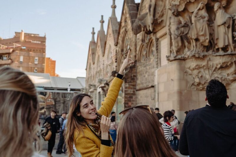 Barcelona: Sagrada Familia Tour w/Skip-the-Line Entry Ticket - Practical Tips for Your Visit