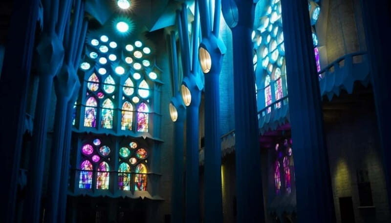 Barcelona: Sagrada Familia Tour with Skip-the-Line Tickets - Key Points