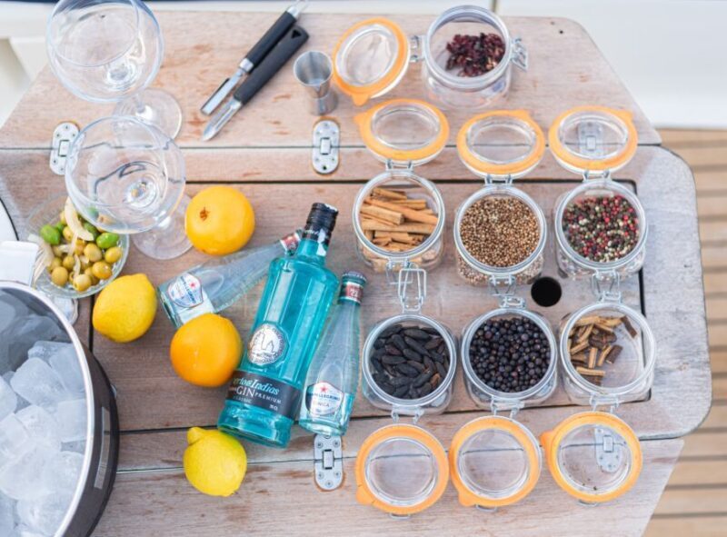 Barcelona: Sailing trip with GINTONIC workshop - Swimming and Additional Activities