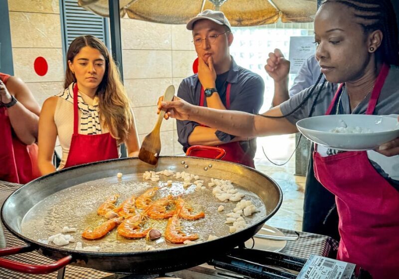 Barcelona: Seafood Paella Maestro & Tapas & Sangria - FAQ