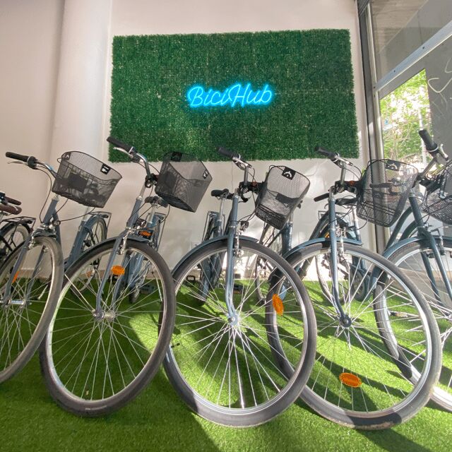 Barcelona: Seafroont bicycle rental (urban and ebikes) - Additional Extras for a Confident Ride
