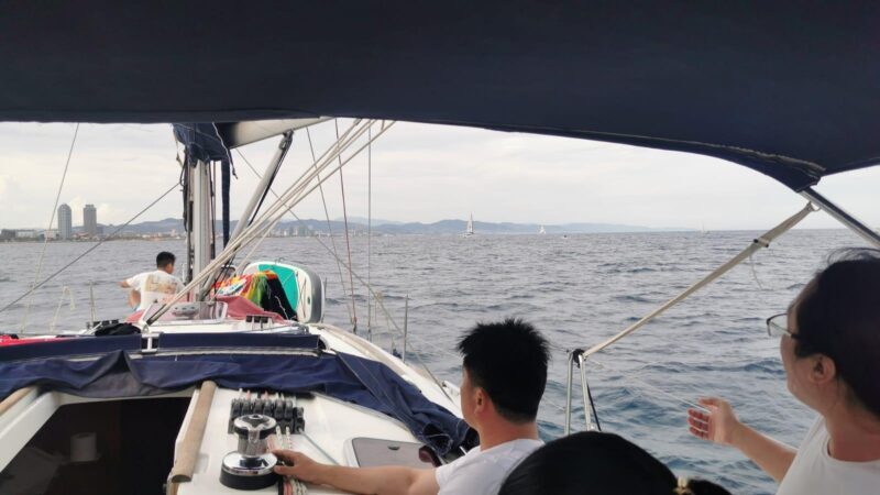 Barcelona: Shared cruise with chill music - Key Points