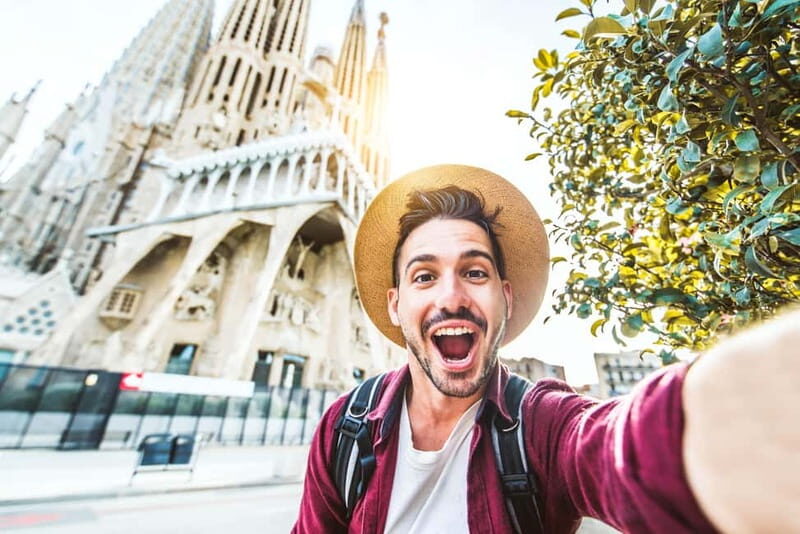 Barcelona: Small-Group Sagrada Familia Fully Guided Tour - Who Should Consider This Tour?
