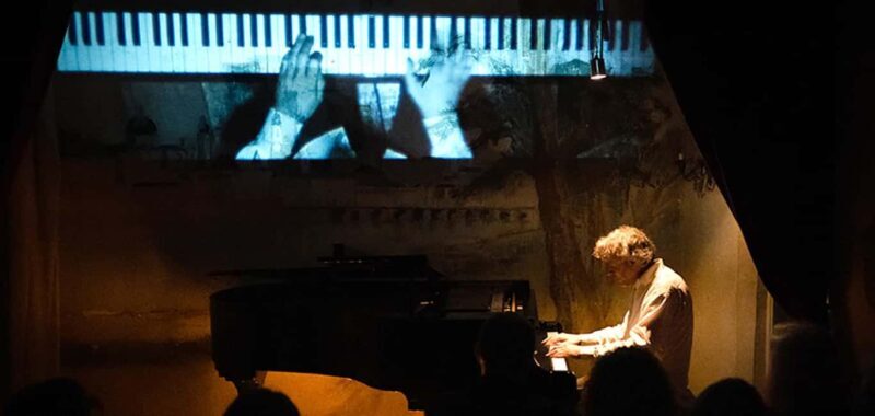 Barcelona: Solo Piano Intimate concerts in Barcelona - The Garden and Cava Experience