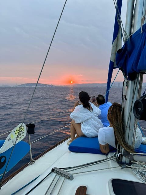 Barcelona: Sunset Sailboat Cruise with Drinks and Snacks - Key Points