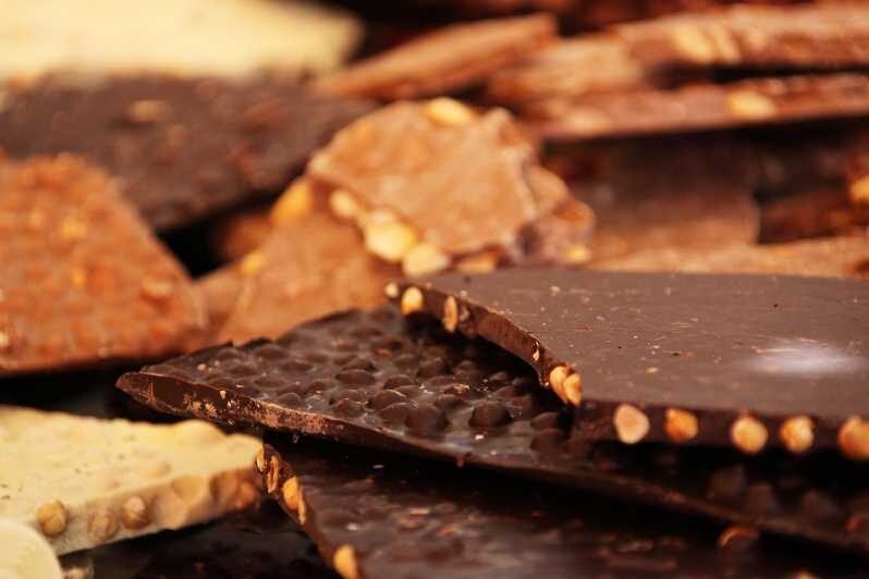Barcelona: Sweet Tasting & Culture Group Walking Tour - Key Points