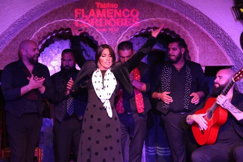 Barcelona: Tablao Flamenco Cordobes Show and Drink in Rambla - Key Points