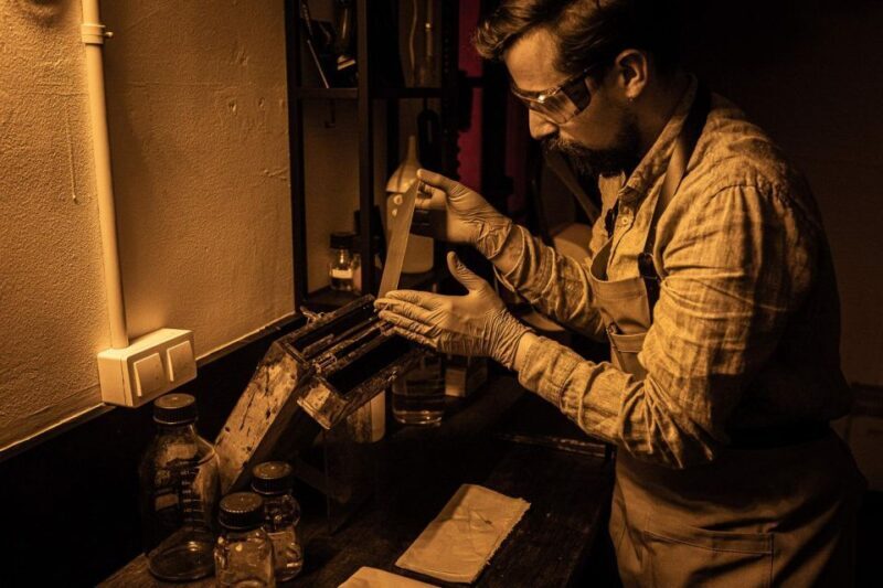 Barcelona: Take your portrait with a 19th century process - Key Points