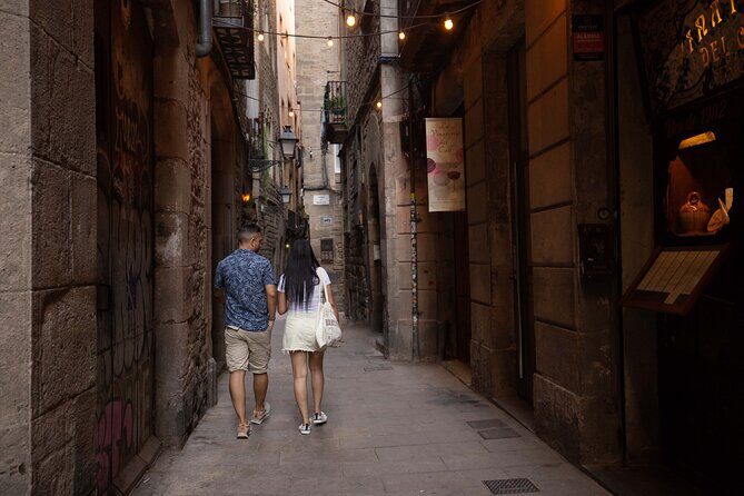 Barcelona Tour And Photoshoot in Gothic Quarter - Key Points