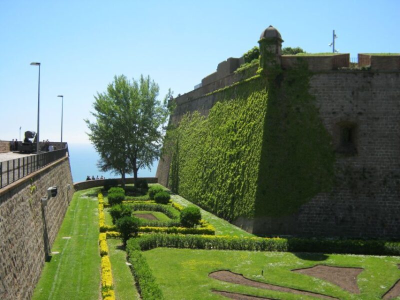 Barcelona Tour: Montjuic Cable Car & Gothic walking Tour - 关键要点总结