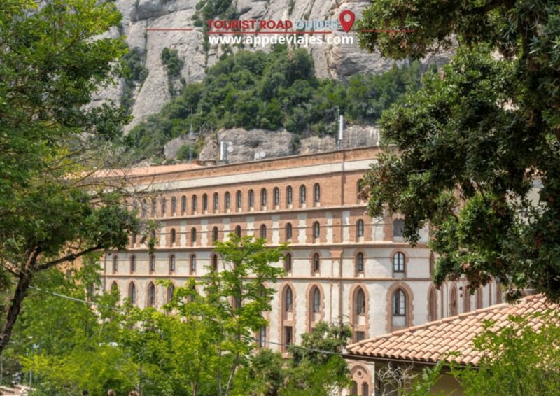 Barcelona: Tour Private Montserrat, Wines & Sitges - An In-Depth Look at the Tour Experience