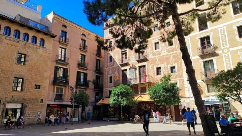 Barcelona Uncovered: A Unique Walking Adventure - Introduction: What to Expect from "Barcelona Uncovered"