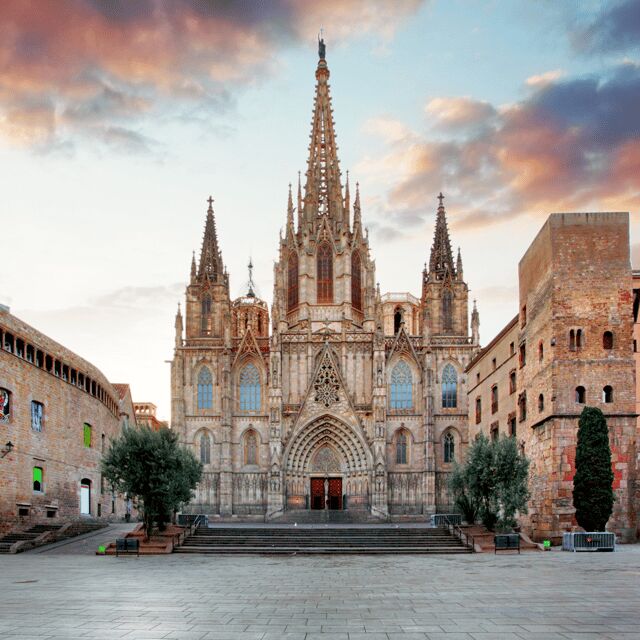 Barcelona: walking tour of the Gothic Quarter and boat ride - An Authentic Day in the Gothic Quarter and Beyond