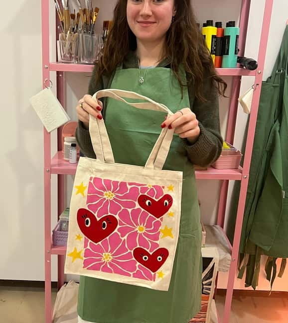 Barcelona: Women's Craft Night with Wine and Nibbles - The Sum Up