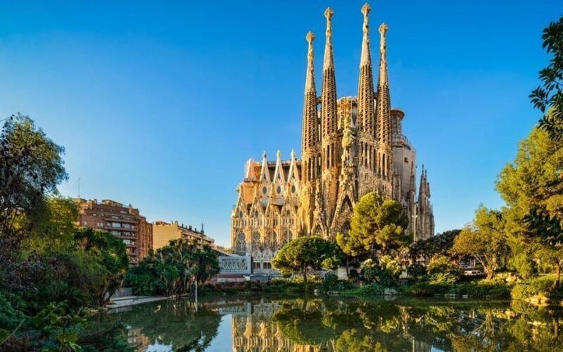 Barcelona:Private Full-Day Sightseeing Tour with Local Guide - Key Points