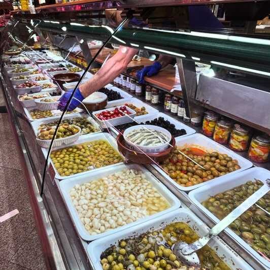 Barcelona´s Lunch or Dinner Tapas Tour: Food and Happiness - Key Points